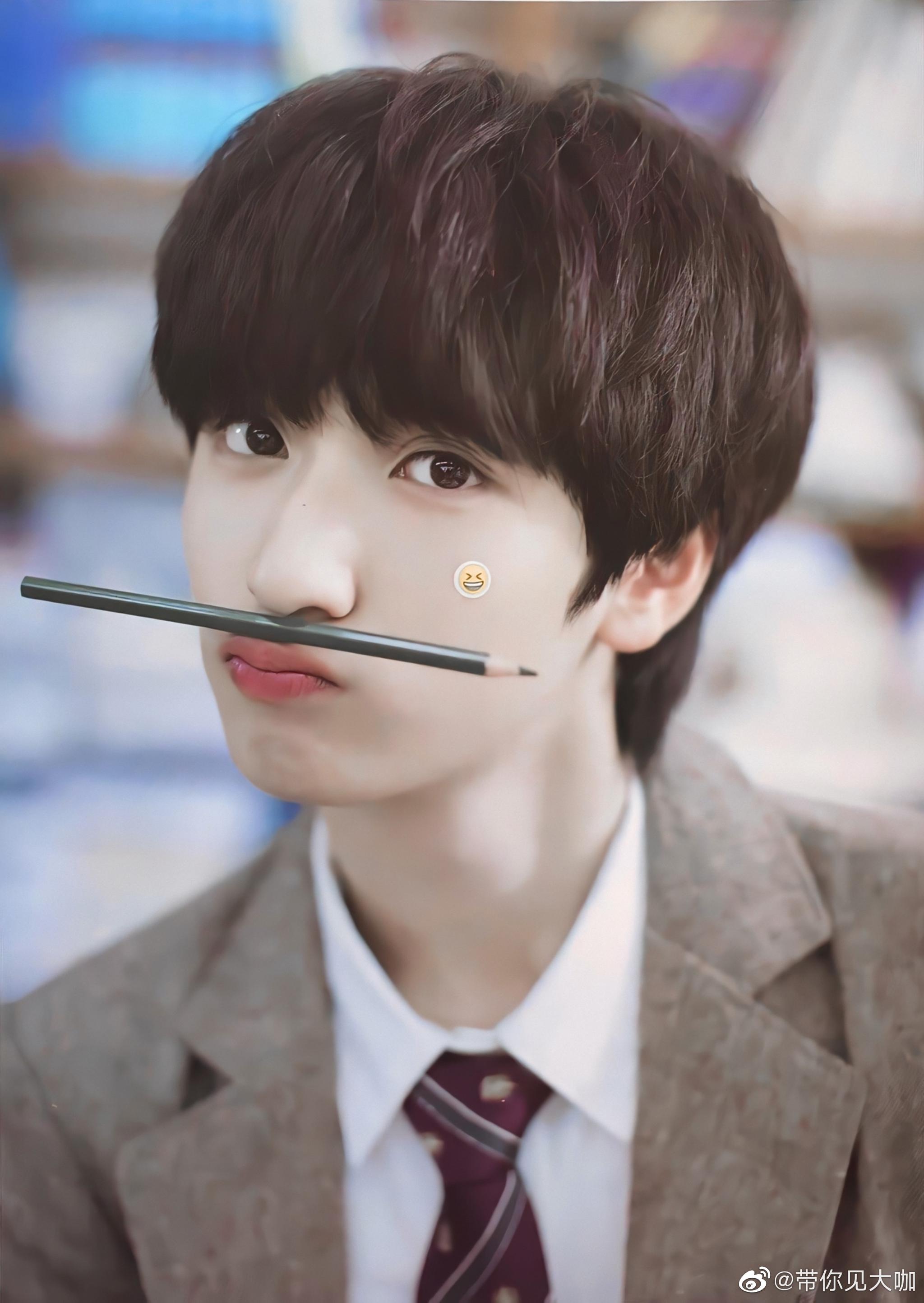 这么可爱的男孩子，你们喜欢吗？ @时代少年团-严浩翔