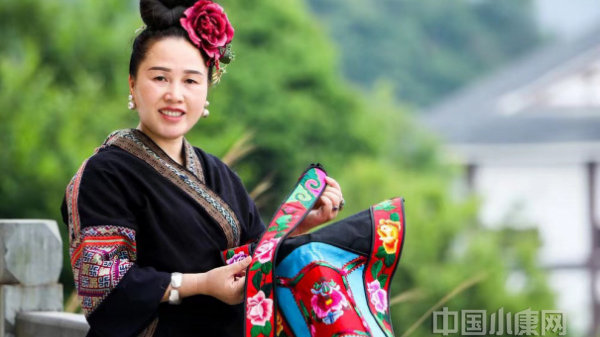 苗绣，针尖上的国粹|雷山|苗绣|苗族_新浪新闻