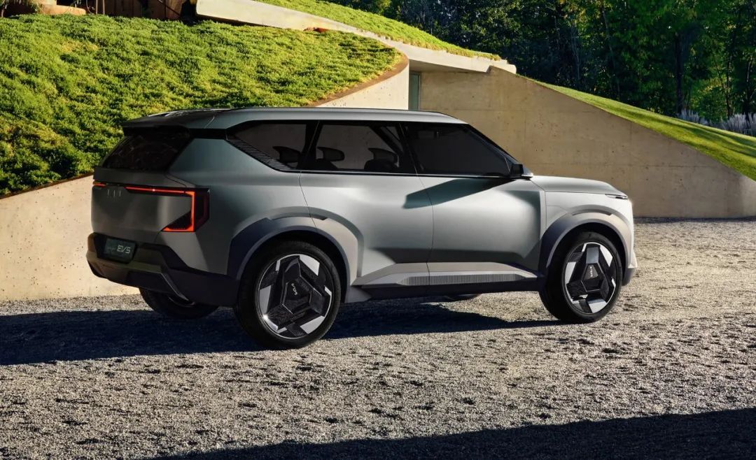 起亚EV5新车剖析，将为品牌冲击中国电动车市场打头阵｜动察__财经头条