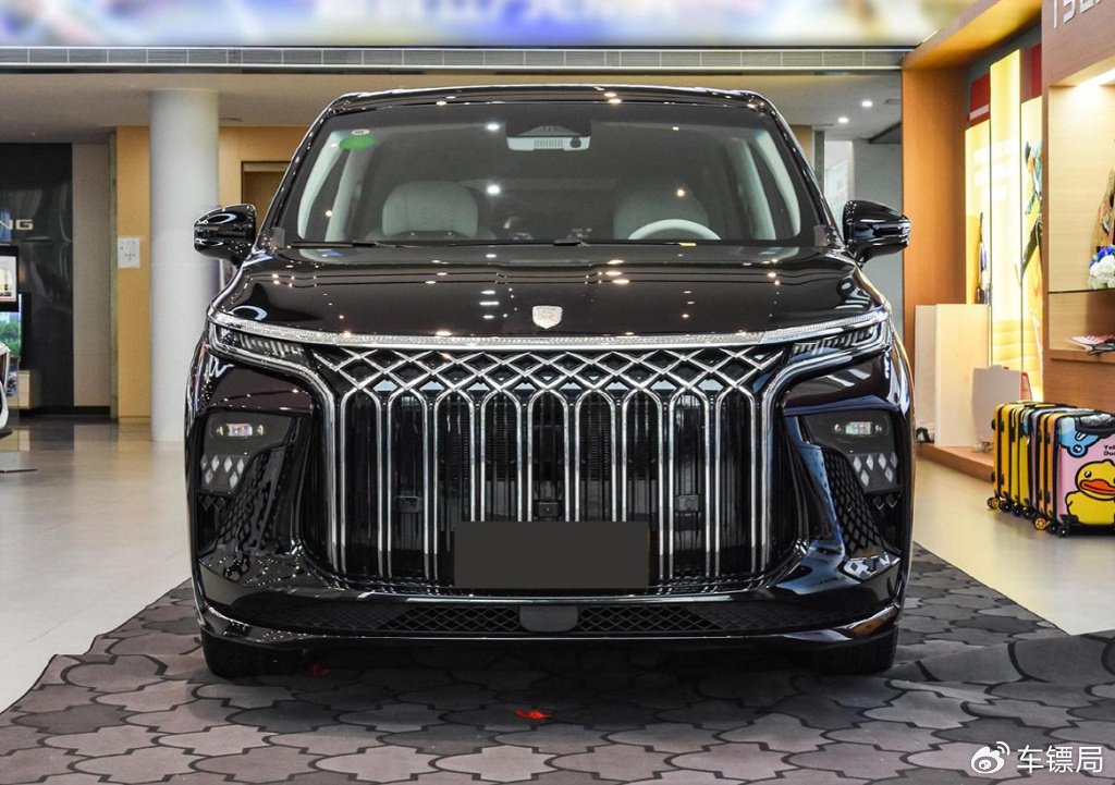 又一高端MPV上市，外观霸气车长超5米2，配7座纯电能跑200km-新浪汽车