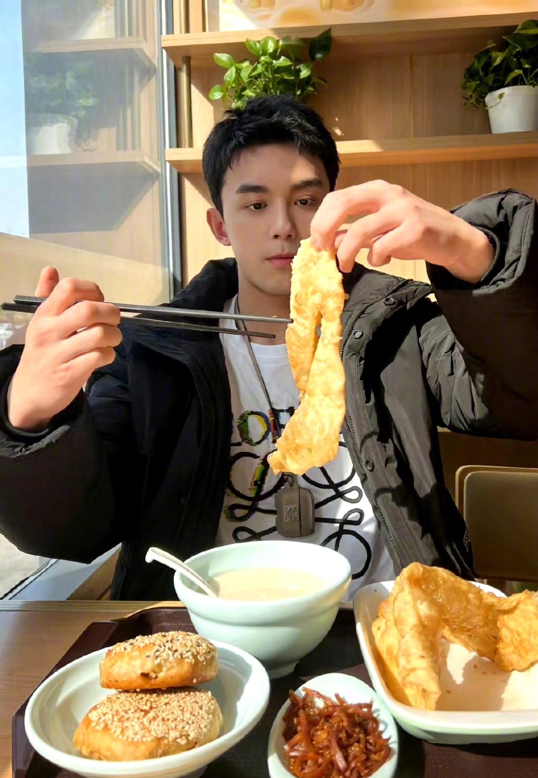 吴磊回国后拍摄了北京国际电影节宣传片__财经头条