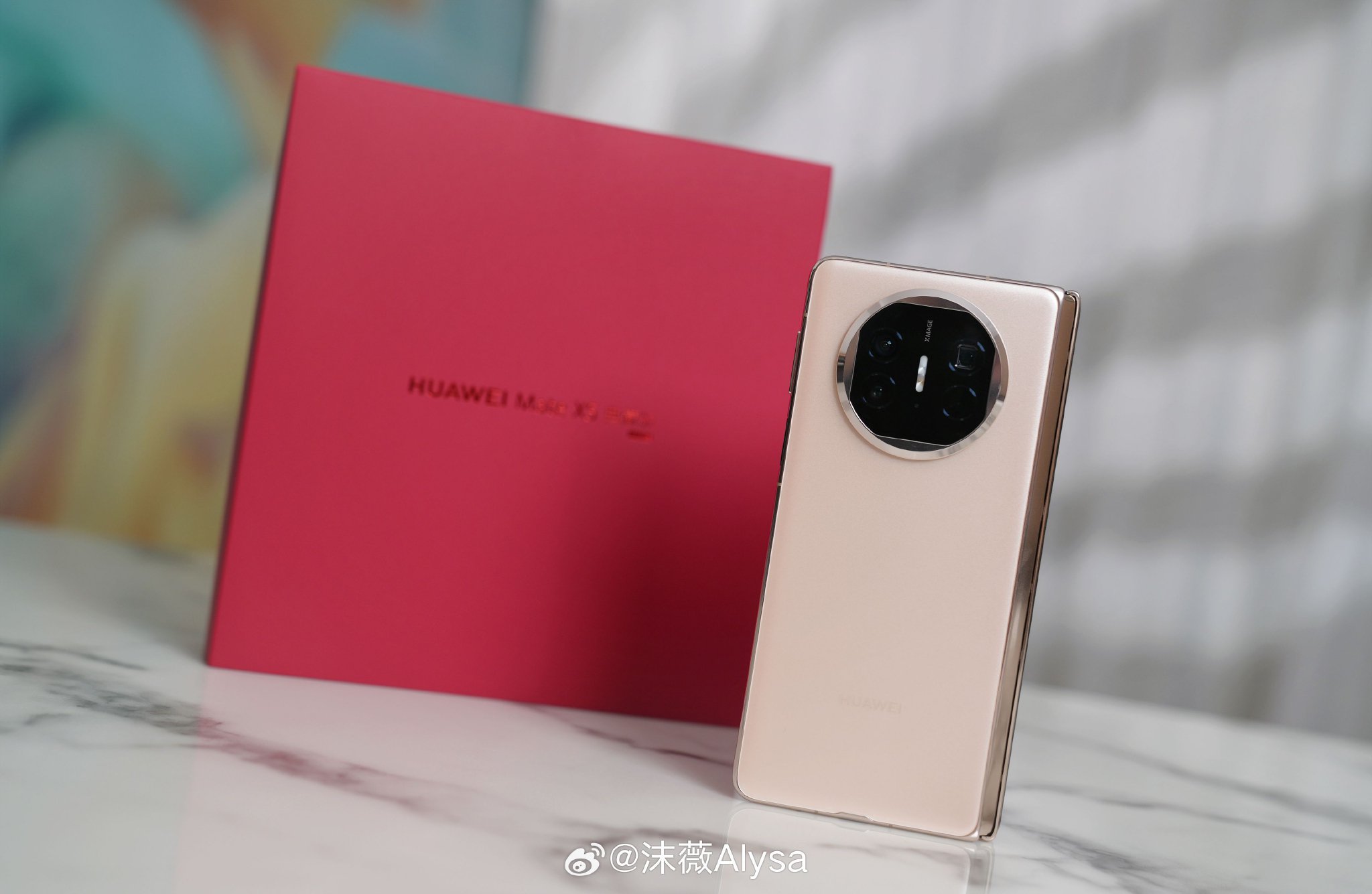 给大家华为MateX5 羽砂金 真机图欣赏下 这次我强推这个配色……|香槟金|华为|真机图_新浪新闻