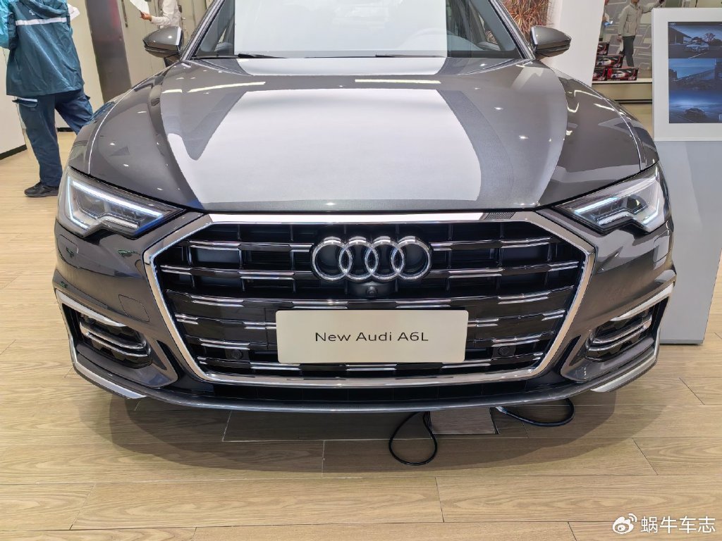 最畅销豪华车！到店探2025款奥迪A6L，配置升级落地最低才32万？-新浪汽车