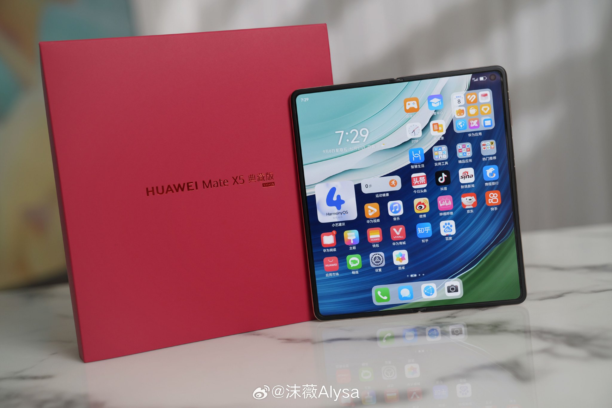 给大家华为MateX5 羽砂金 真机图欣赏下 这次我强推这个配色……|香槟金|华为|真机图_新浪新闻