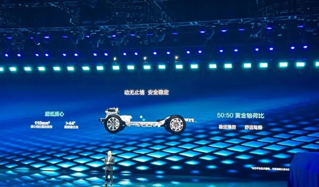 性能比肩大G？方程豹豹5首发！大梁、三锁、680匹、油耗仅7.8L-新浪汽车