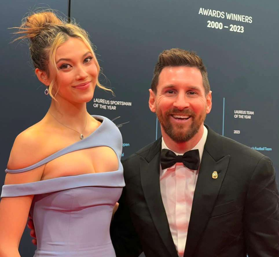 谷爱凌再获大奖！与梅西搂腰合影，衣着暴露，成华人运动员第一人|冬奥会|谷爱凌|梅西_新浪新闻