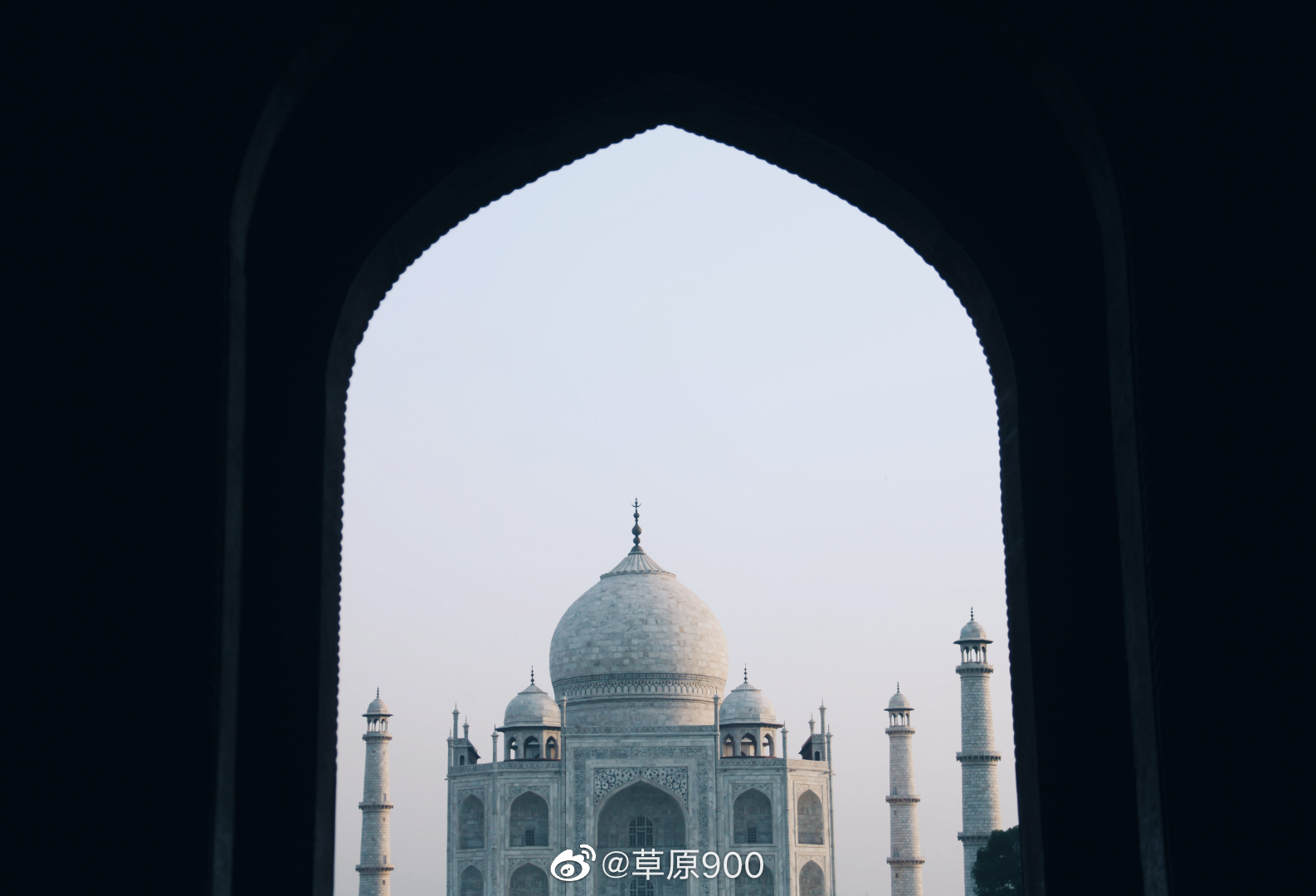 印度泰姬陵闻名于世，其实坐落在一处寂静的郊外……__财经头条