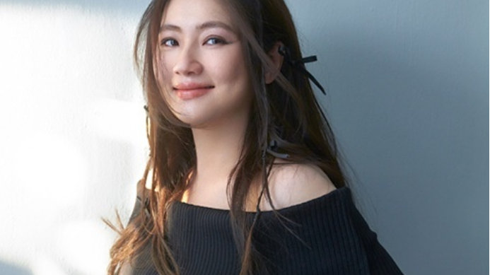 Selina挺孕肚拍大片，晒手臂疤痕惹人心疼，因烧伤孕期水肿严重|疤痕|水肿|怀孕_新浪新闻