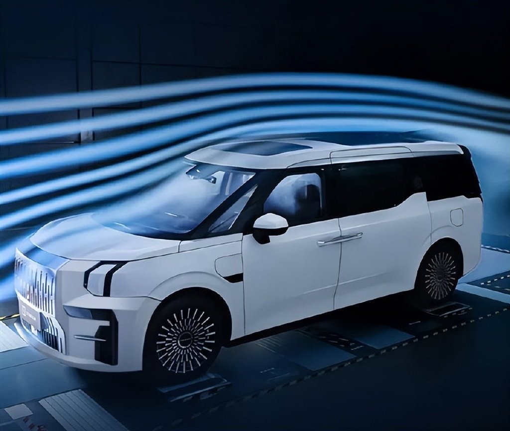 红旗HQ9对比极氪009，高端自主MPV油电怎么选-新浪汽车