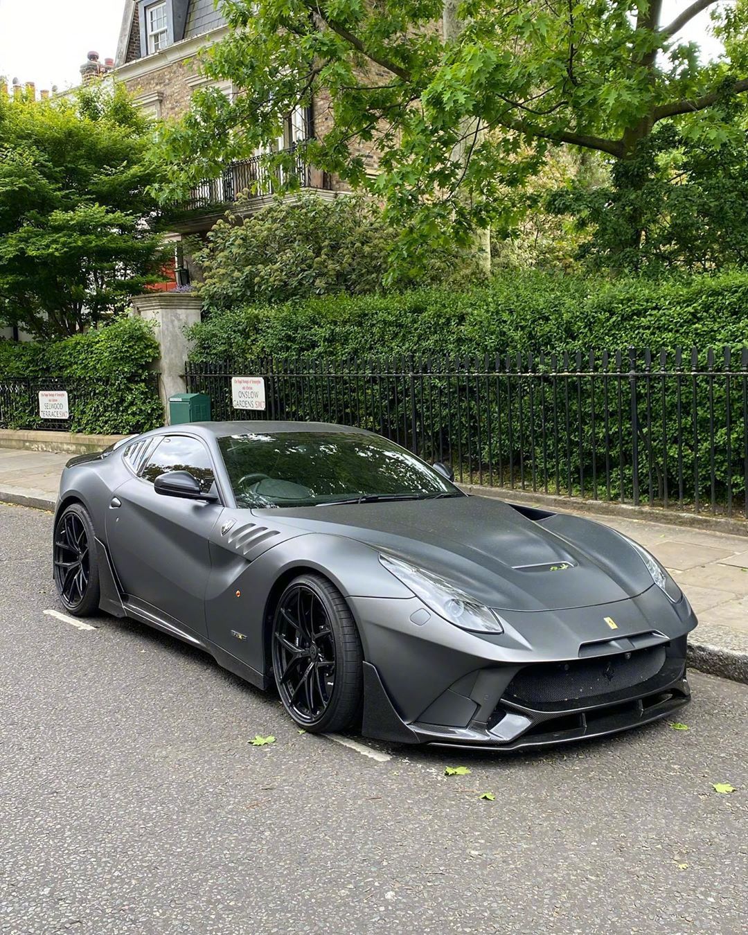 法拉利Ferrari F2X LongTail ，这一枚基于F12改装而来的骏马