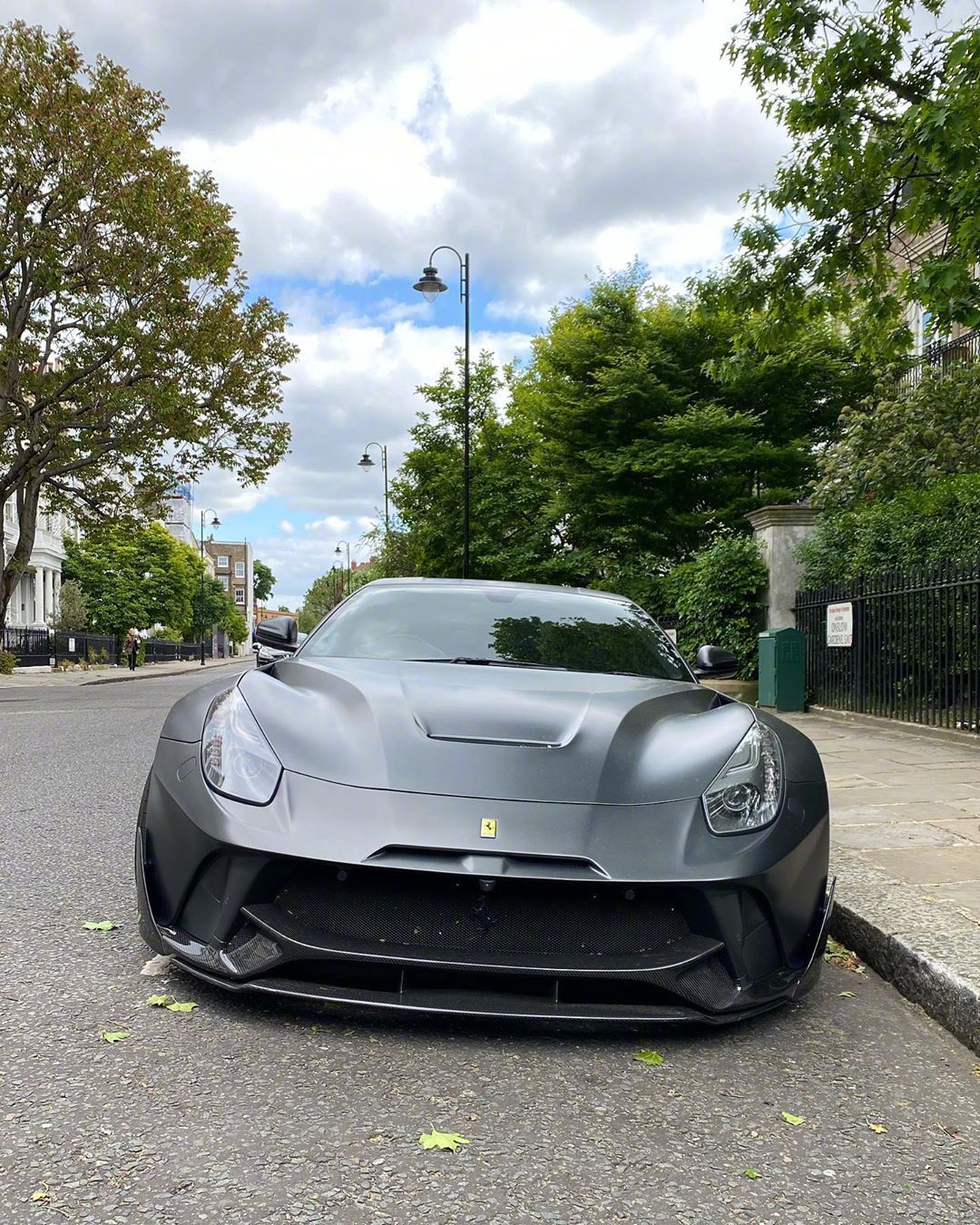 法拉利Ferrari F2X LongTail ，这一枚基于F12改装而来的骏马