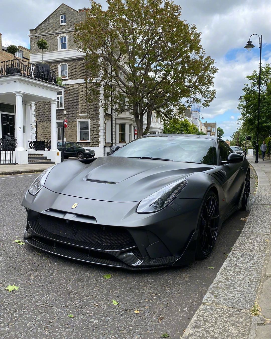 法拉利Ferrari F2X LongTail ，这一枚基于F12改装而来的骏马