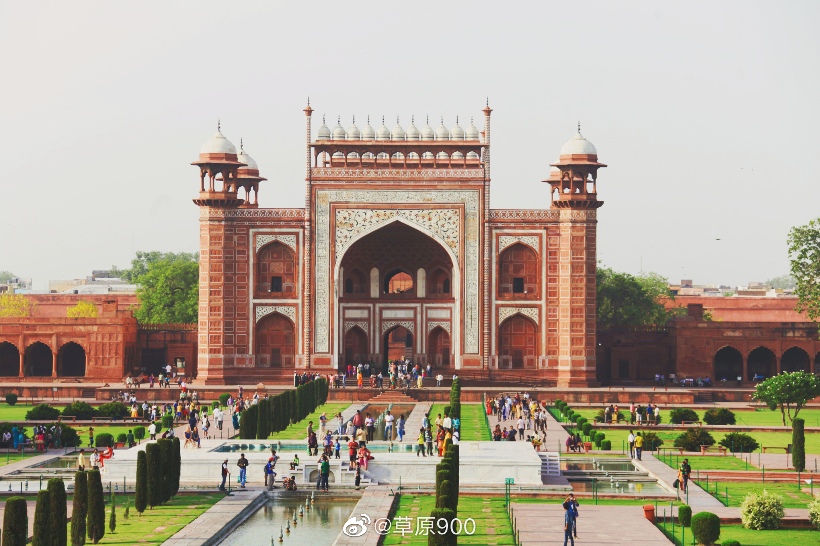 印度泰姬陵闻名于世，其实坐落在一处寂静的郊外……__财经头条