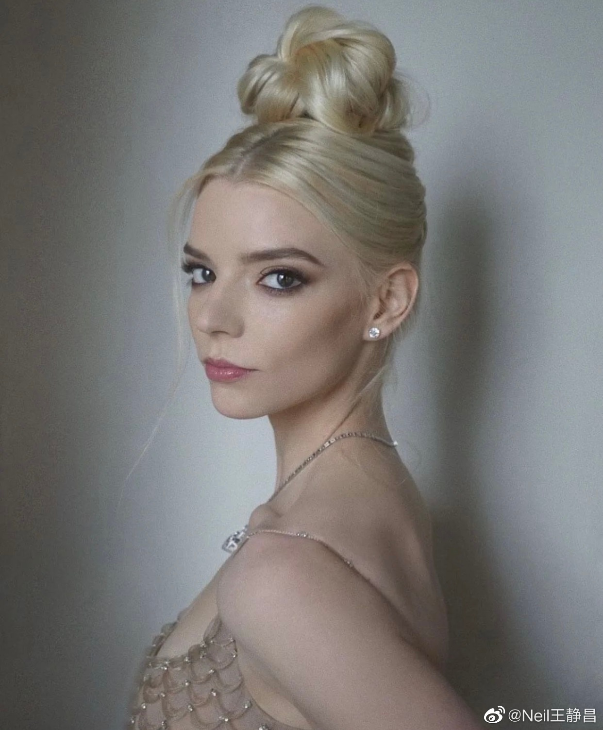 Anya Taylor-Joy出席第28届美国评论家选择奖颁奖典礼……__财经头条