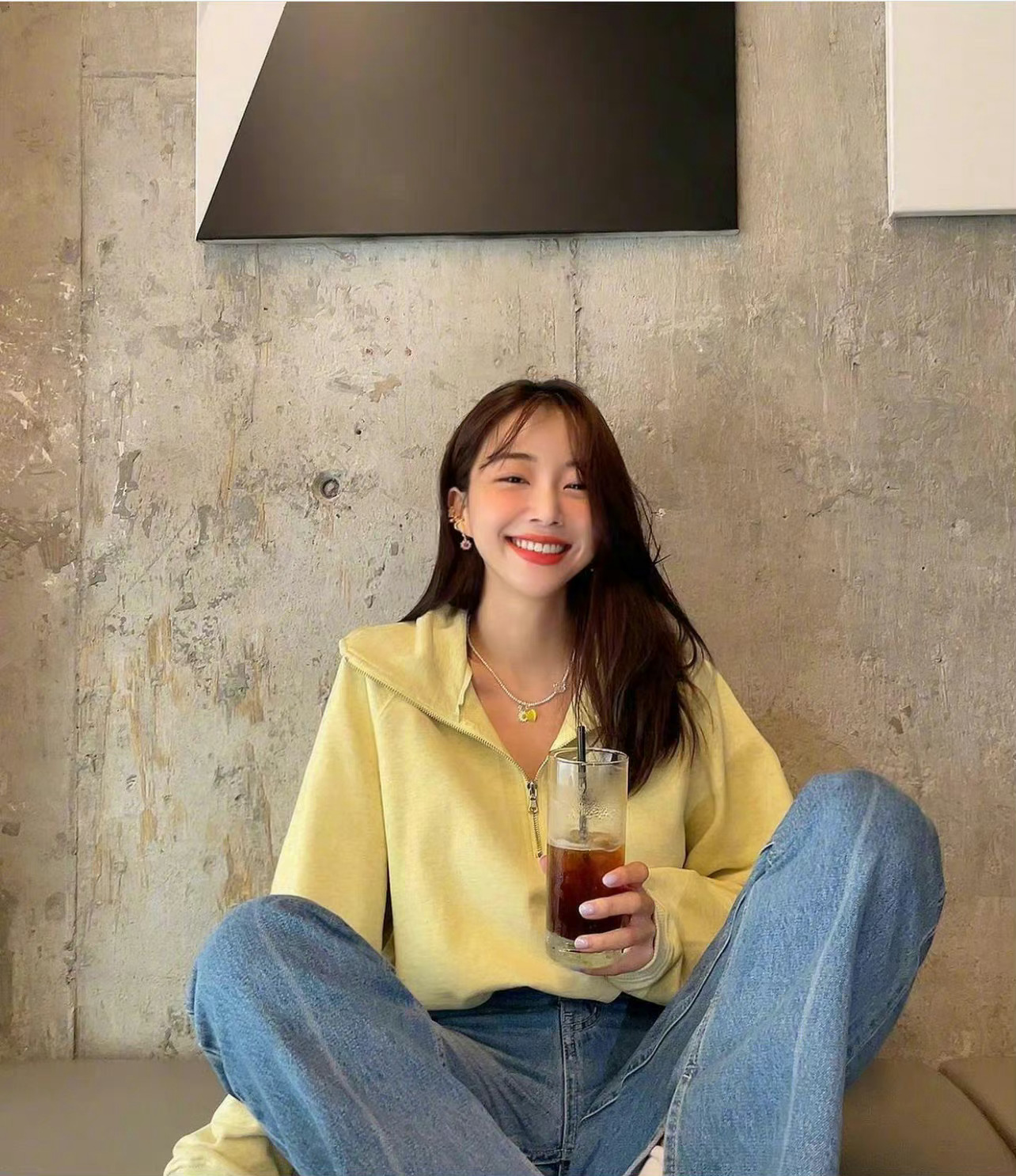 时尚博主的出街look book｜色彩明艳的单品搭配，活泼性感的style__财经头条