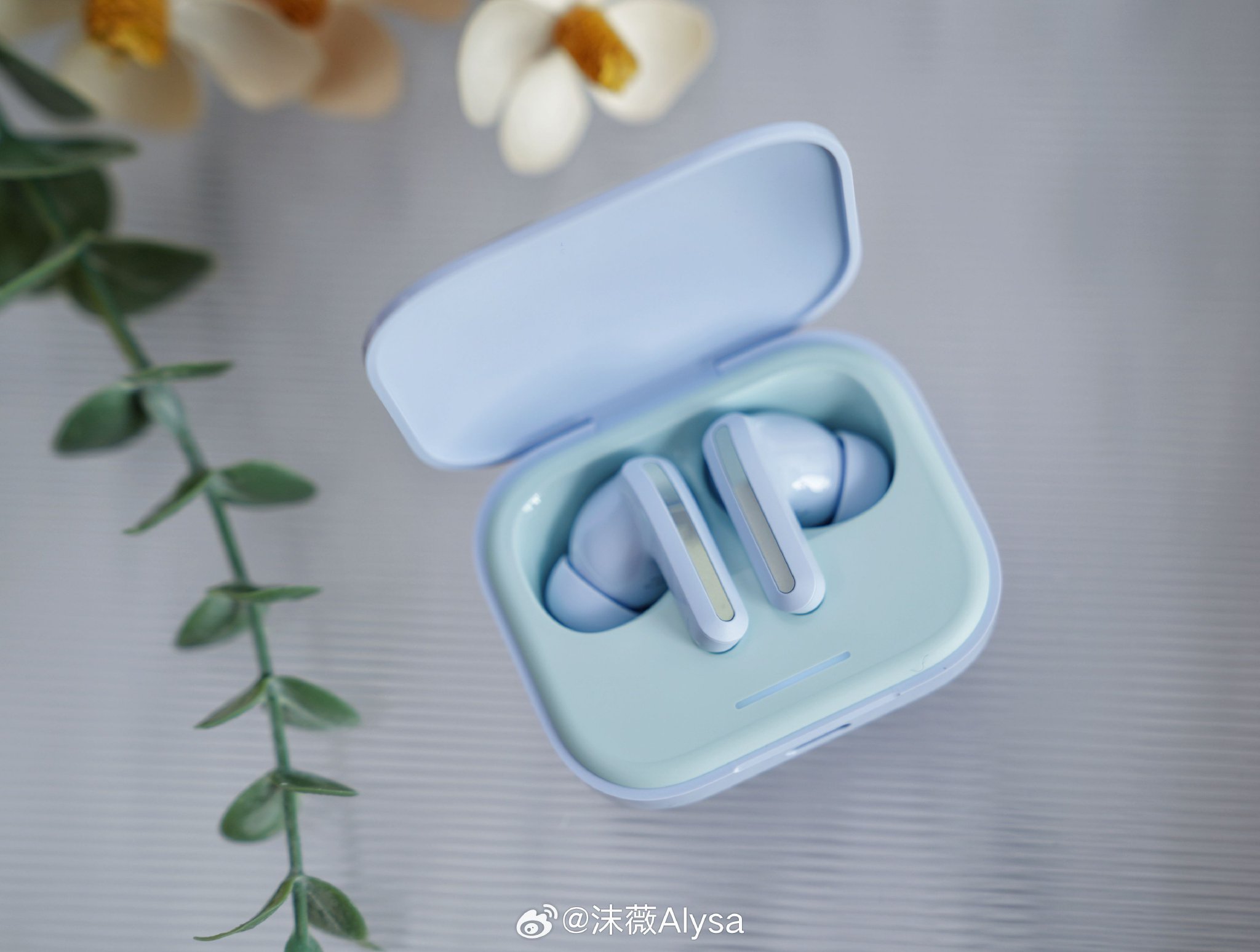 Redmi Buds5 淡淡的马卡龙蓝，很治愈耶！|马卡龙|好伴侣|云朵_新浪新闻