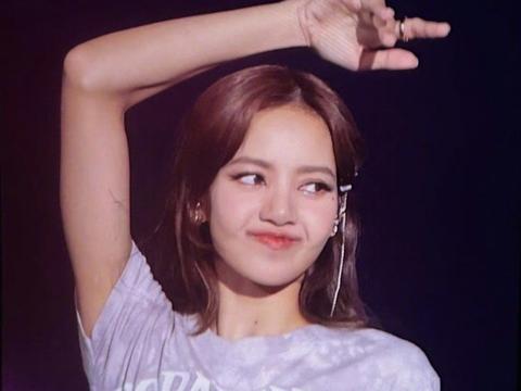 Blackpink日本大阪演唱会，Lisa跳了jisoo的《flower》……|演唱会|Lisa|flower_新浪新闻