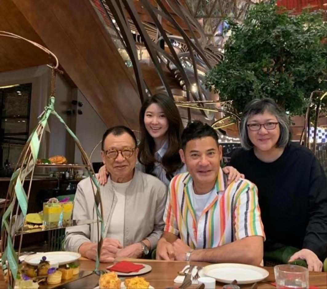 73岁许绍雄移民新加坡！23岁女儿亭亭玉立未嫁人，欲回国开蛋糕店__财经头条