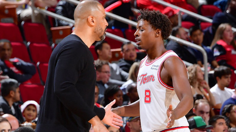 在球队中的角色越来越鸡肋化了，火箭真的可以考虑将他交易出去？|泰特|火箭|球队|鸡肋|赛季_新浪新闻