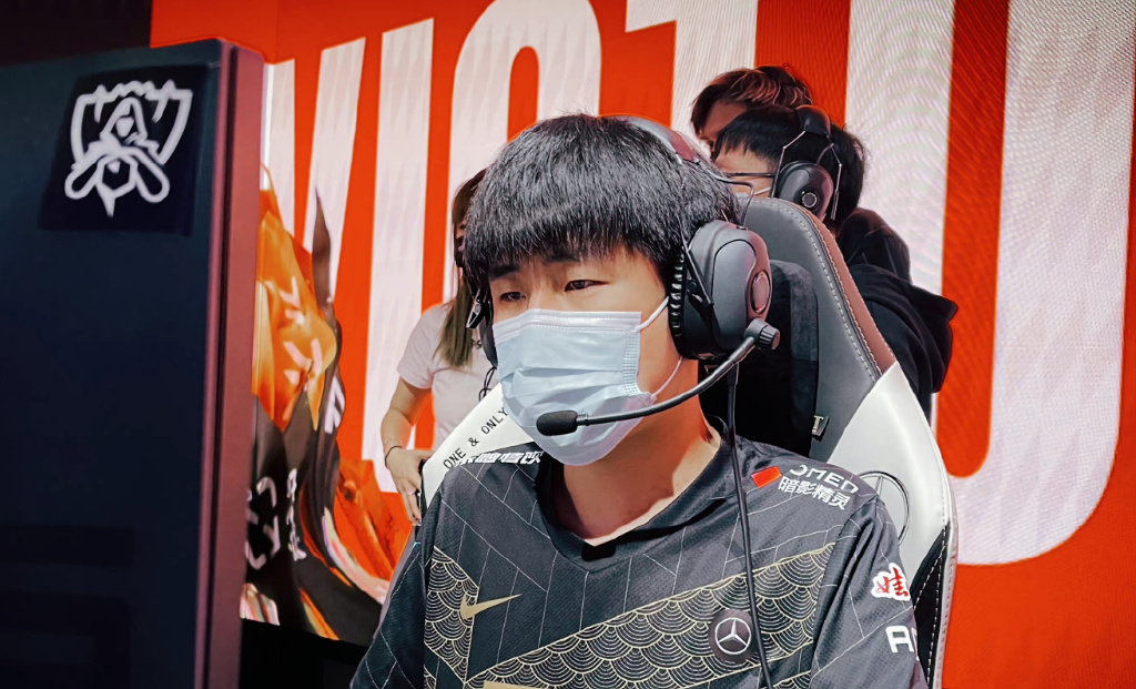 开门黑！RNG首战失利！Wei状态低迷，GALA零作用__财经头条