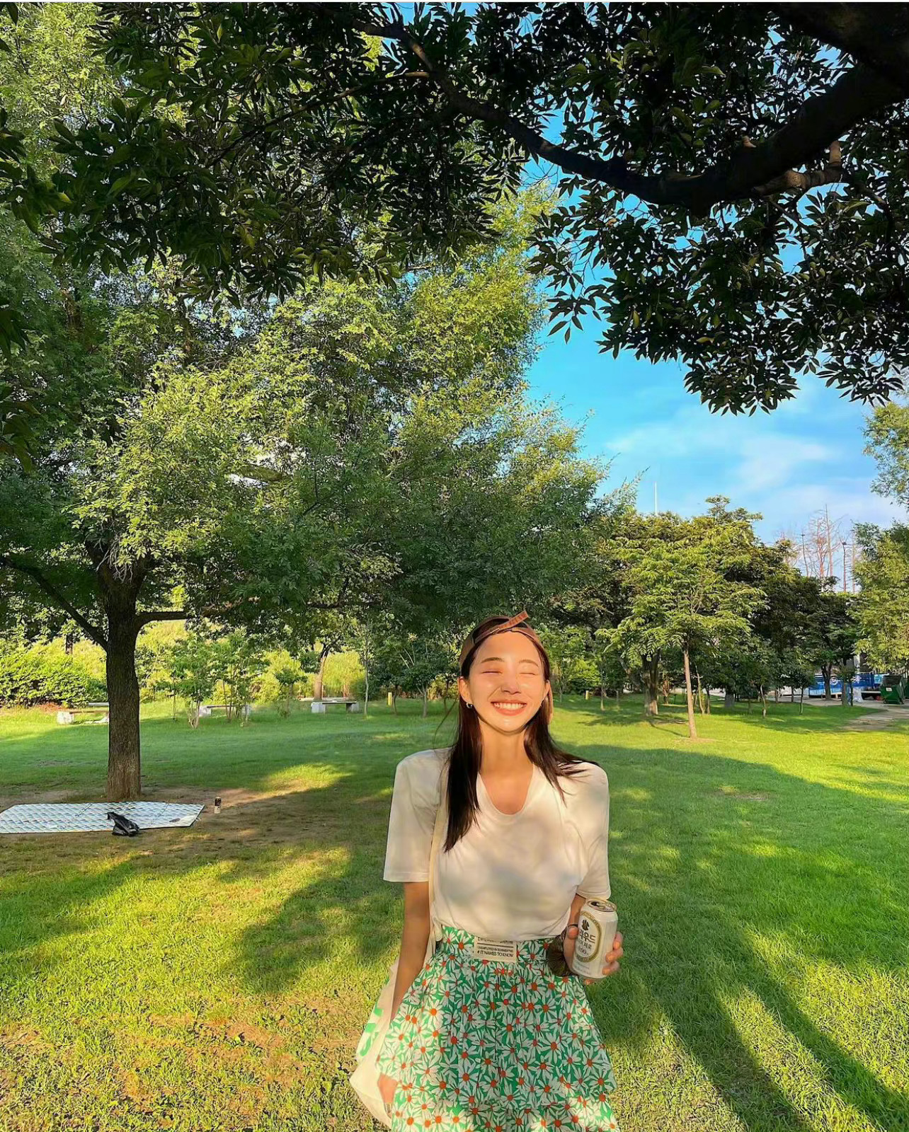 时尚博主的出街look book｜色彩明艳的单品搭配，活泼性感的style__财经头条