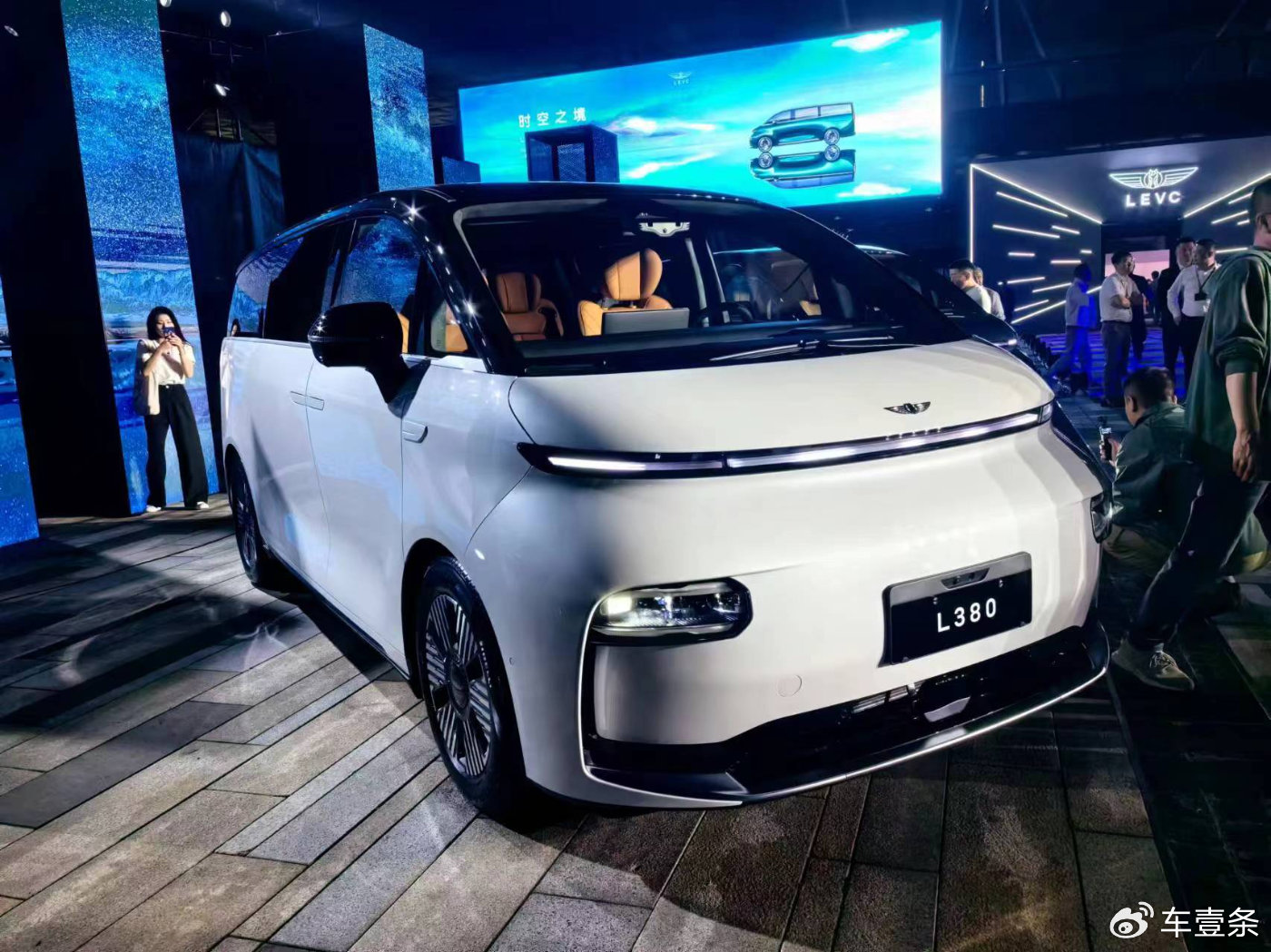 “陆地空客”L380亮相，吉利LEVC逐鹿豪华MPV市场-新浪汽车