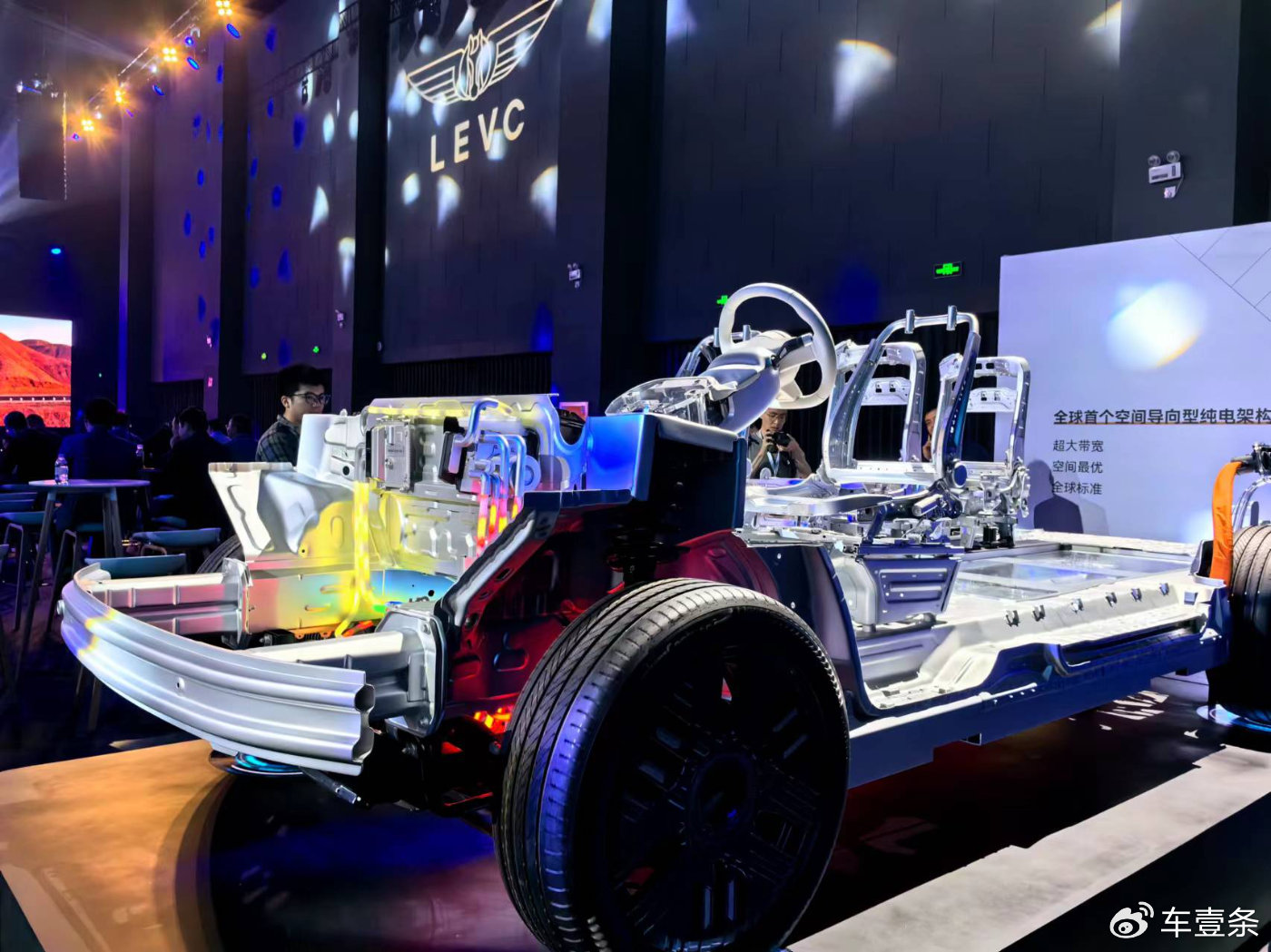 “陆地空客”L380亮相，吉利LEVC逐鹿豪华MPV市场-新浪汽车