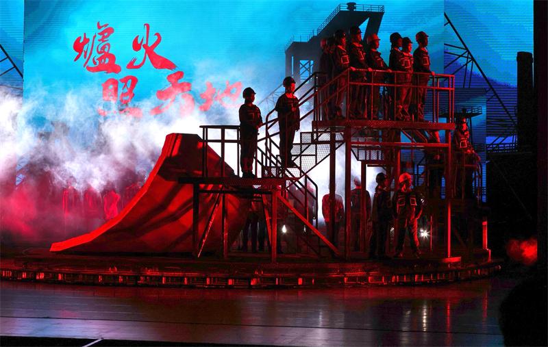 安徽首部工业题材话剧《炉火照天地》晋京展演