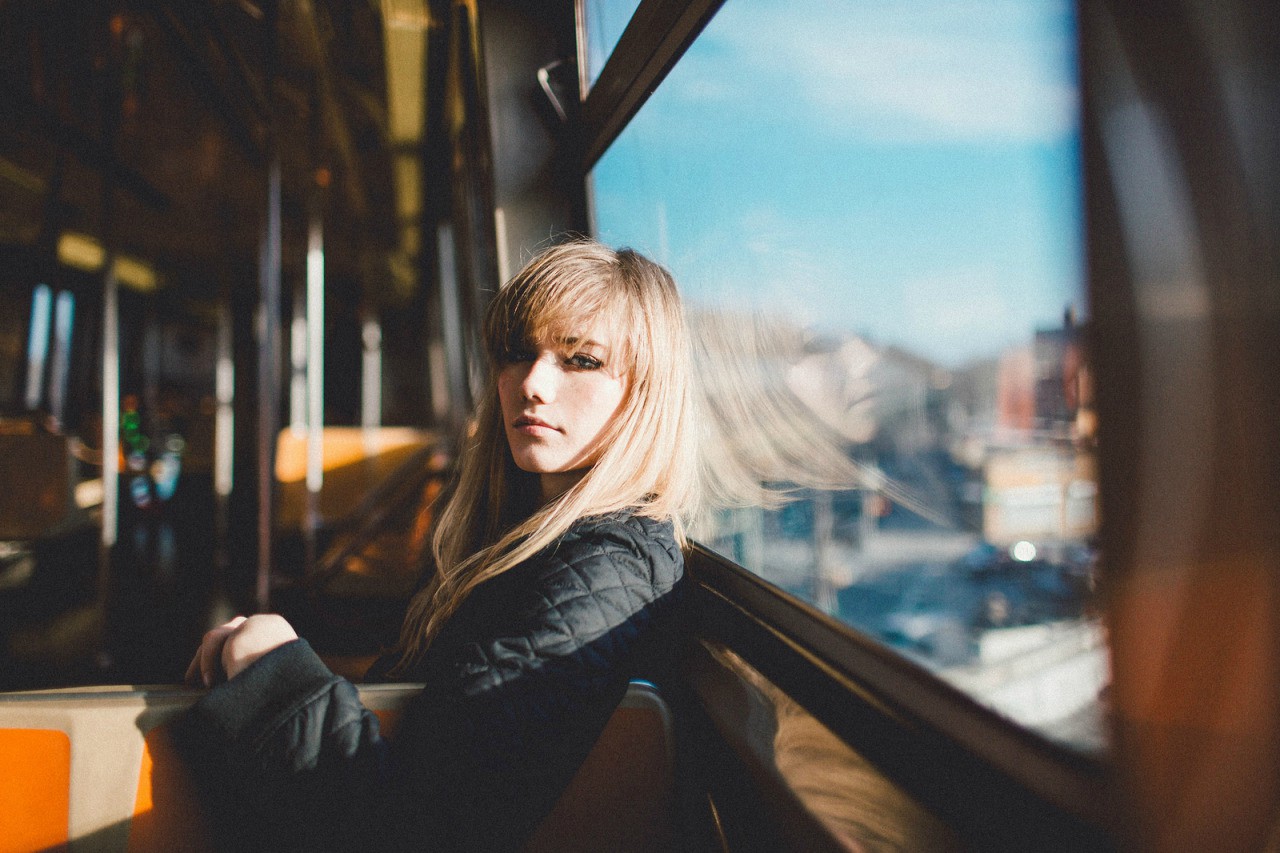 温暖的自然光人像 摄影人：SamAlive__财经头条