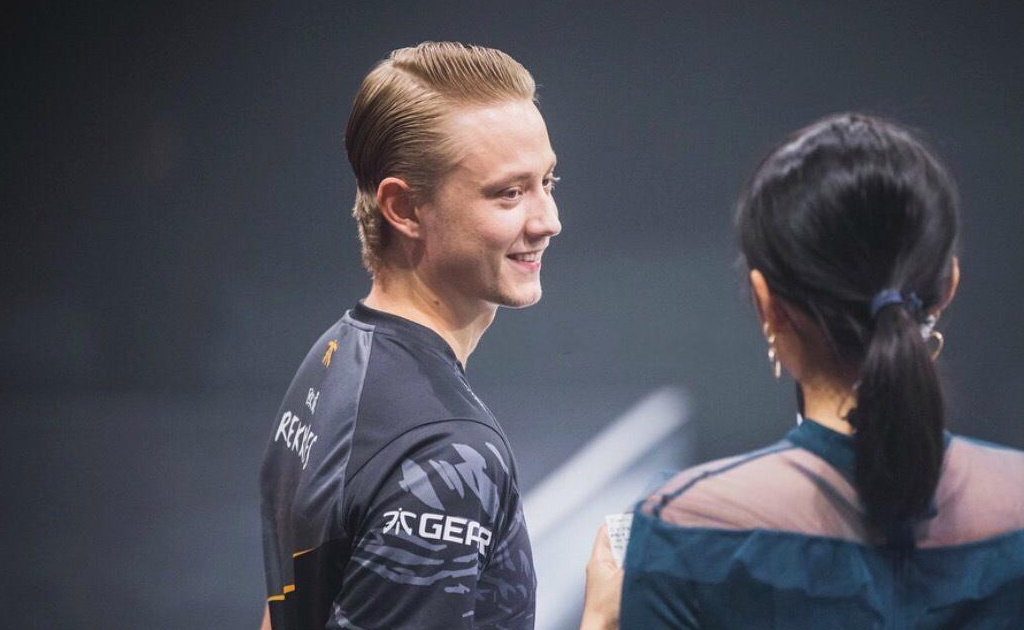 Deft夺冠的连锁反应？远古ADC蠢蠢欲动，Uzi有望复出？__财经头条