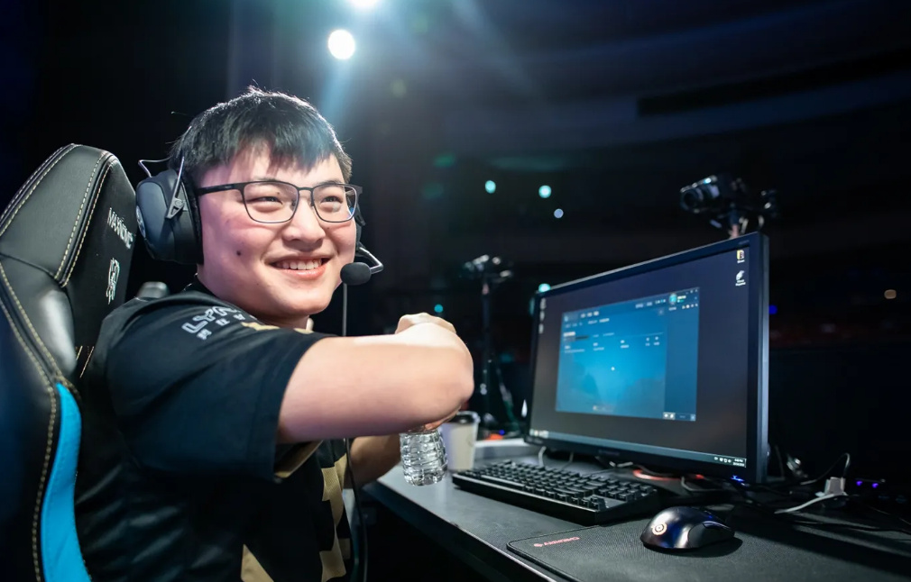 Deft夺冠的连锁反应？远古ADC蠢蠢欲动，Uzi有望复出？__财经头条