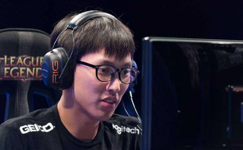 Deft夺冠的连锁反应？远古ADC蠢蠢欲动，Uzi有望复出？__财经头条