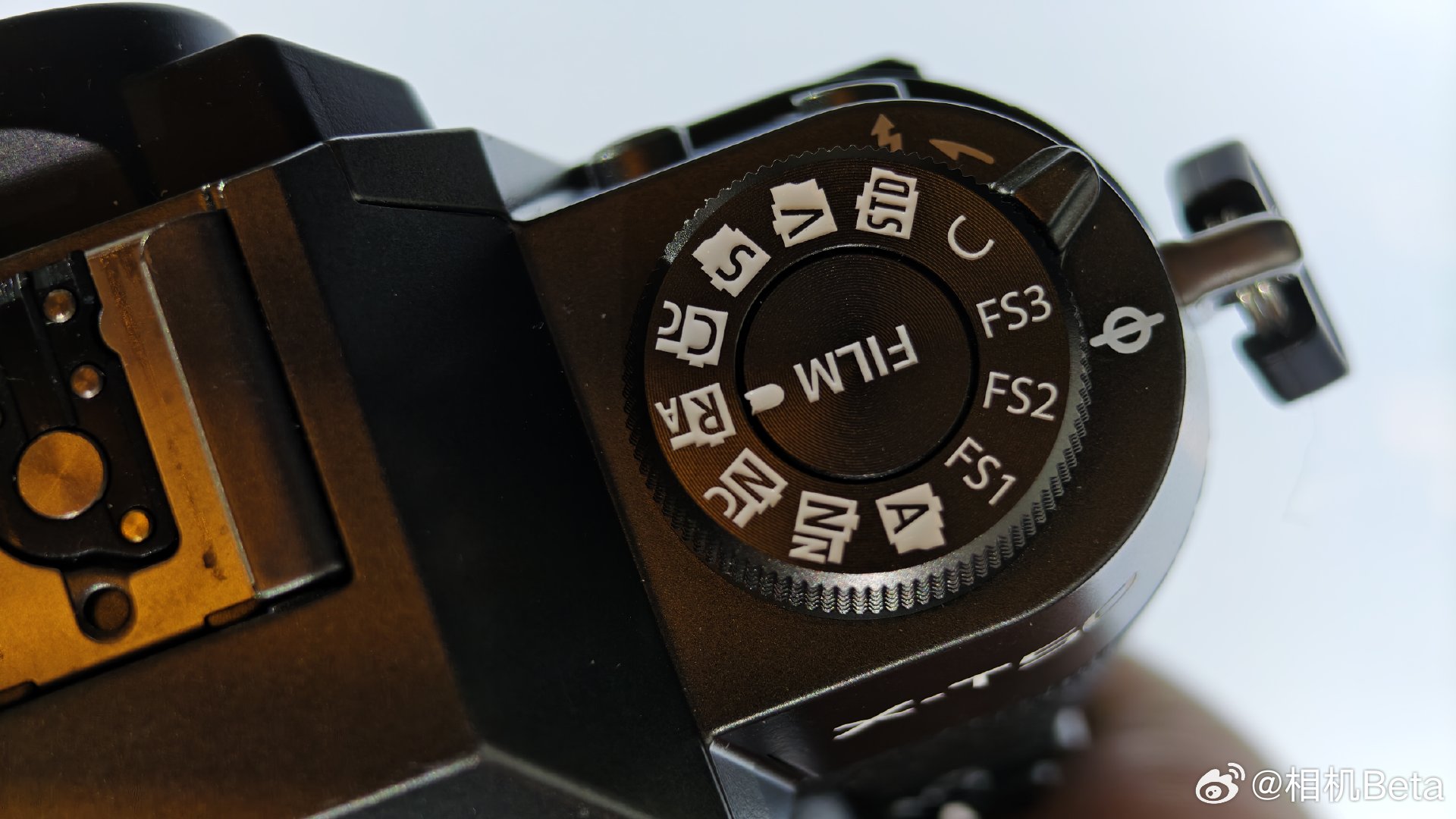 真机上手！富士XT50正式发布，五代传感器和处理器，20种胶片模拟，给了防抖…|富士|胶片|五代_新浪新闻