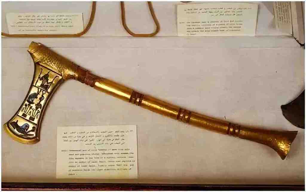 从人字拖到弓箭都金光闪闪，古埃及法老上阵打仗的武备有多氪金？