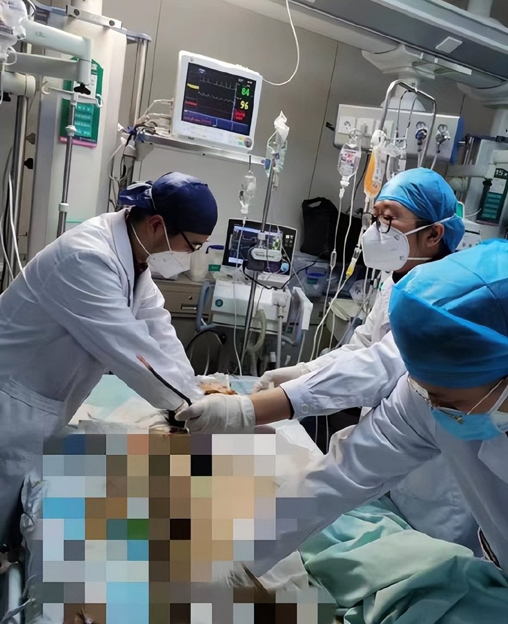 中南大学湘雅二医院胸外科ICU联合部队坚守重症一线