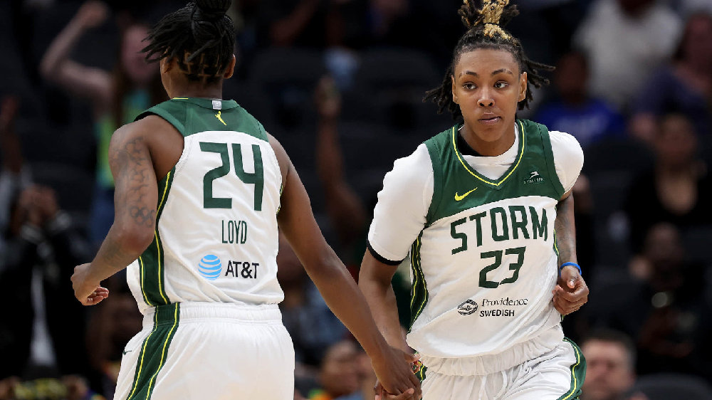 WNBA前瞻：梦想状态火爆剑指六连胜，风暴客场难逃七连败？|连胜|客场|篮板_新浪新闻