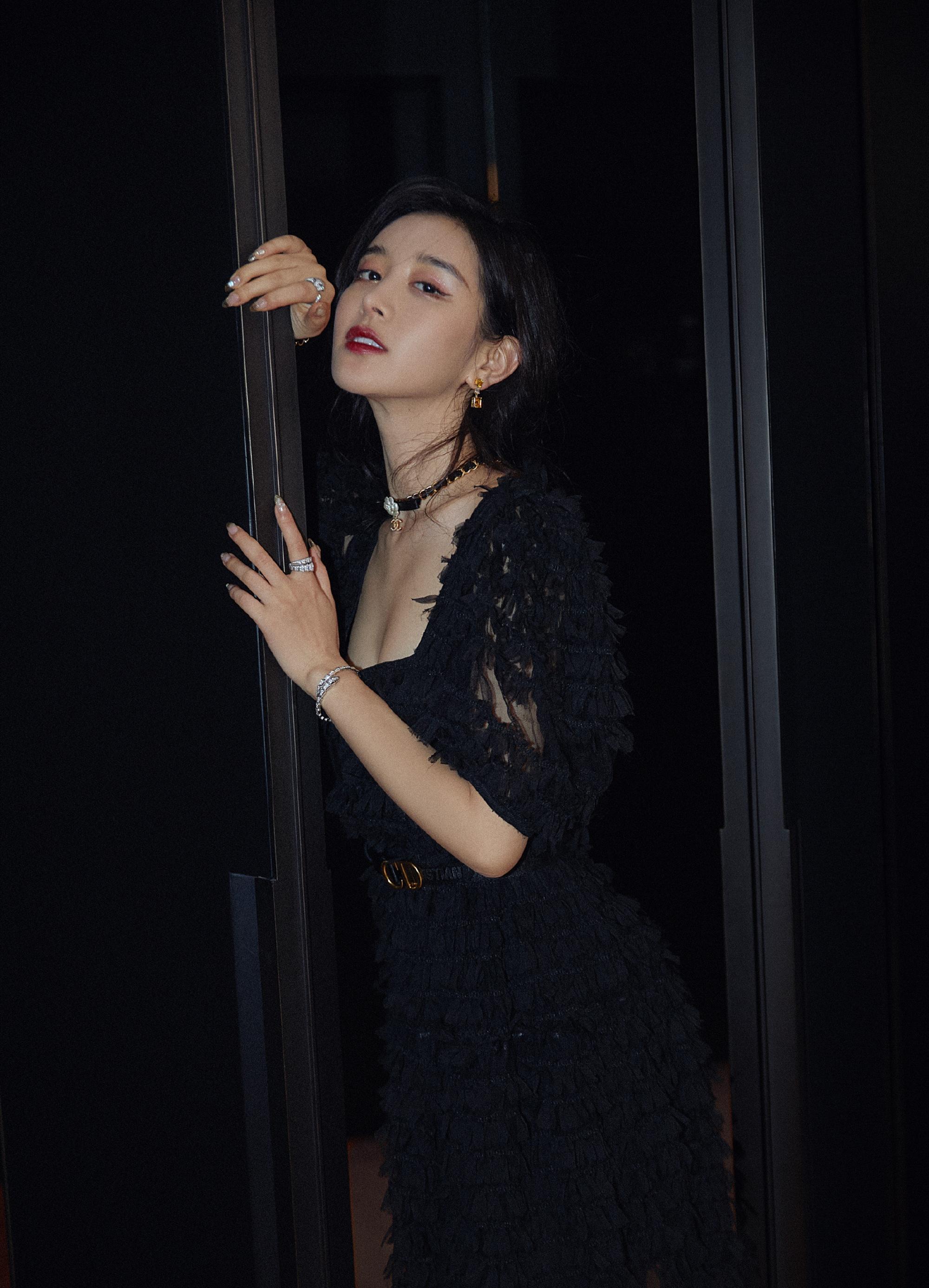 周子然 95年 射手座 身高170cm 体重49kg