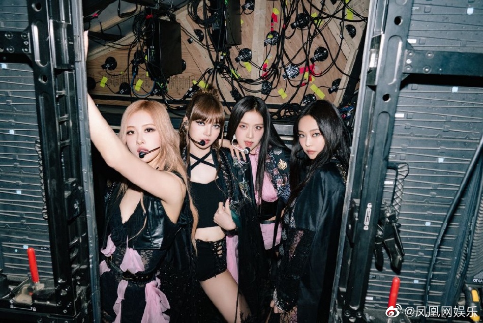 BLACKPINK科切拉后台照__财经头条