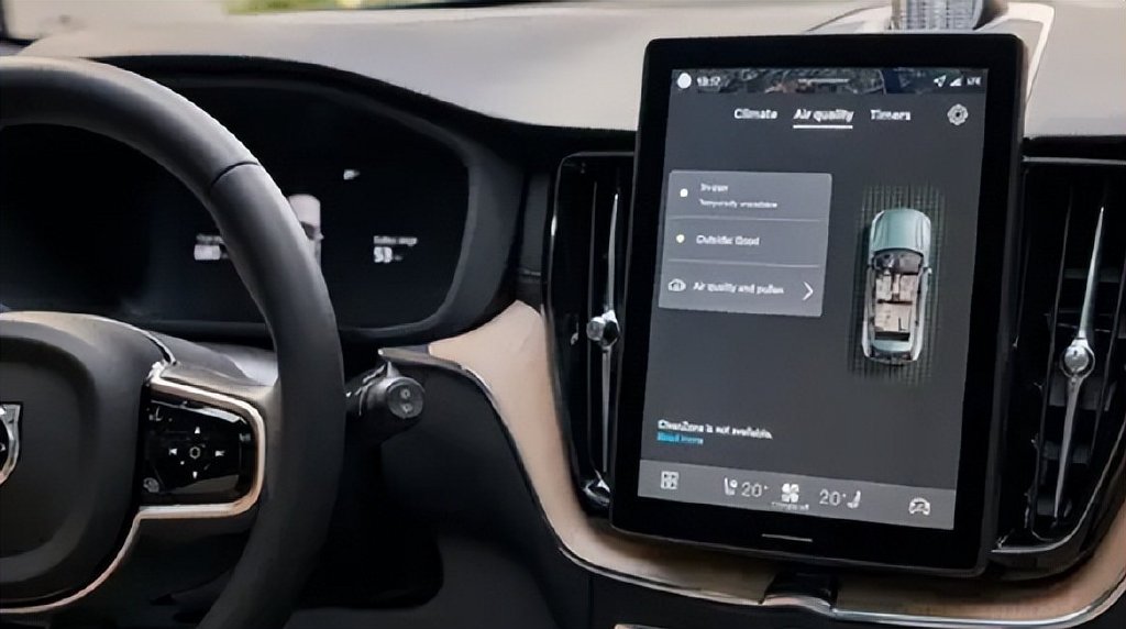 终于想通了！新款XC60换装8155芯片+AI大模型，车机短板补齐-新浪汽车