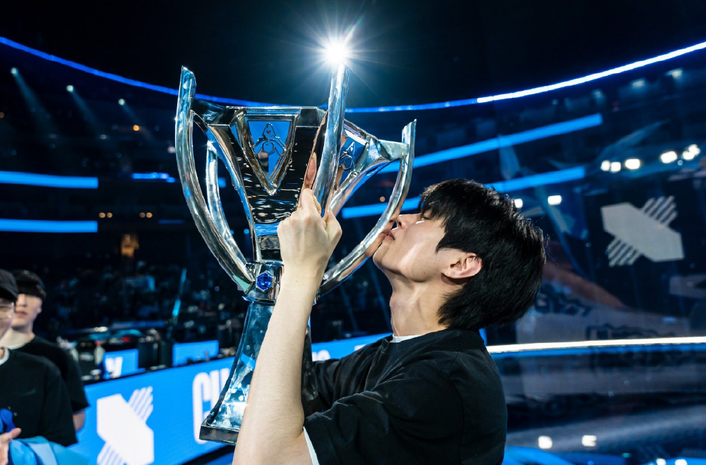 Deft夺冠的连锁反应？远古ADC蠢蠢欲动，Uzi有望复出？__财经头条