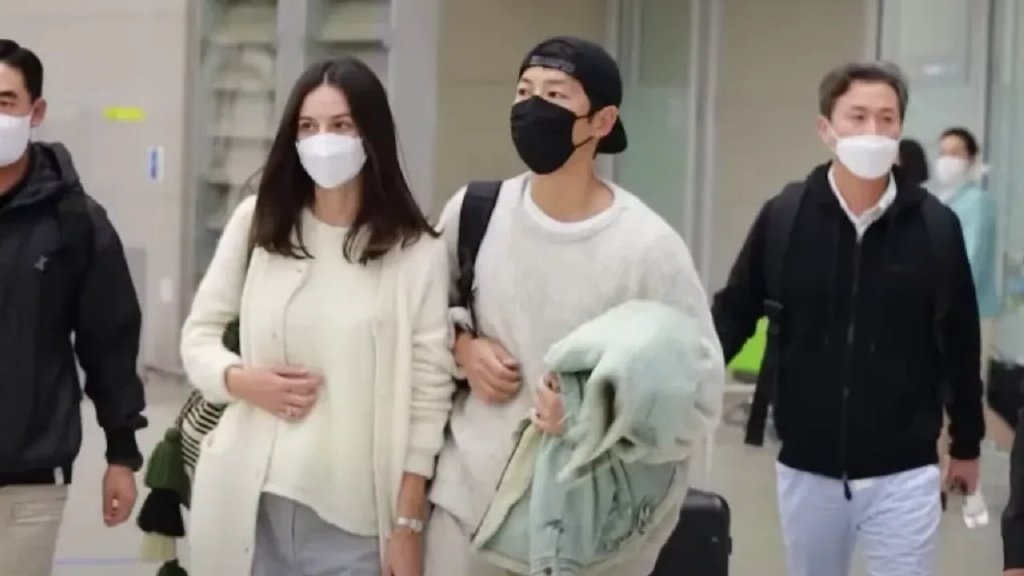 宋仲基官宣再婚当爸，妻子举家搬到韩国准备分娩，孕肚照首曝光|宋仲基|凯蒂|再婚_新浪新闻