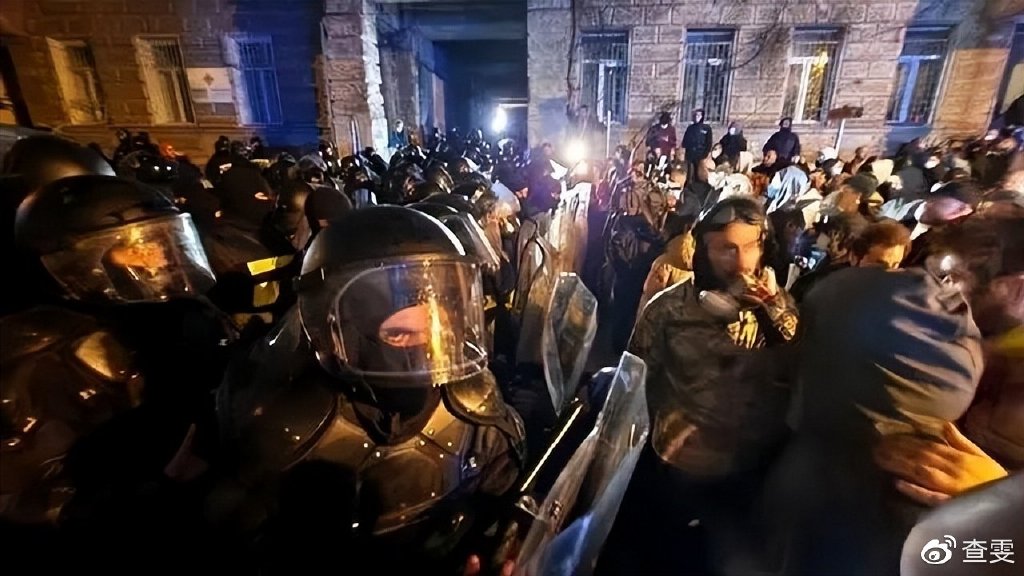 俄乌冲突还没结束，俄邻国再次爆发骚乱，美趁机介入拉拢格鲁吉亚