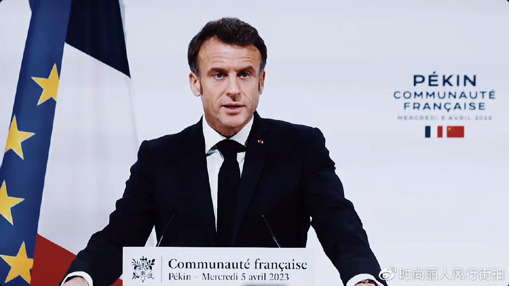 马克龙访华官方照太牛了！他穿西装被列队欢迎，背影气场强到爆棚|马克龙|访华|背影_新浪新闻