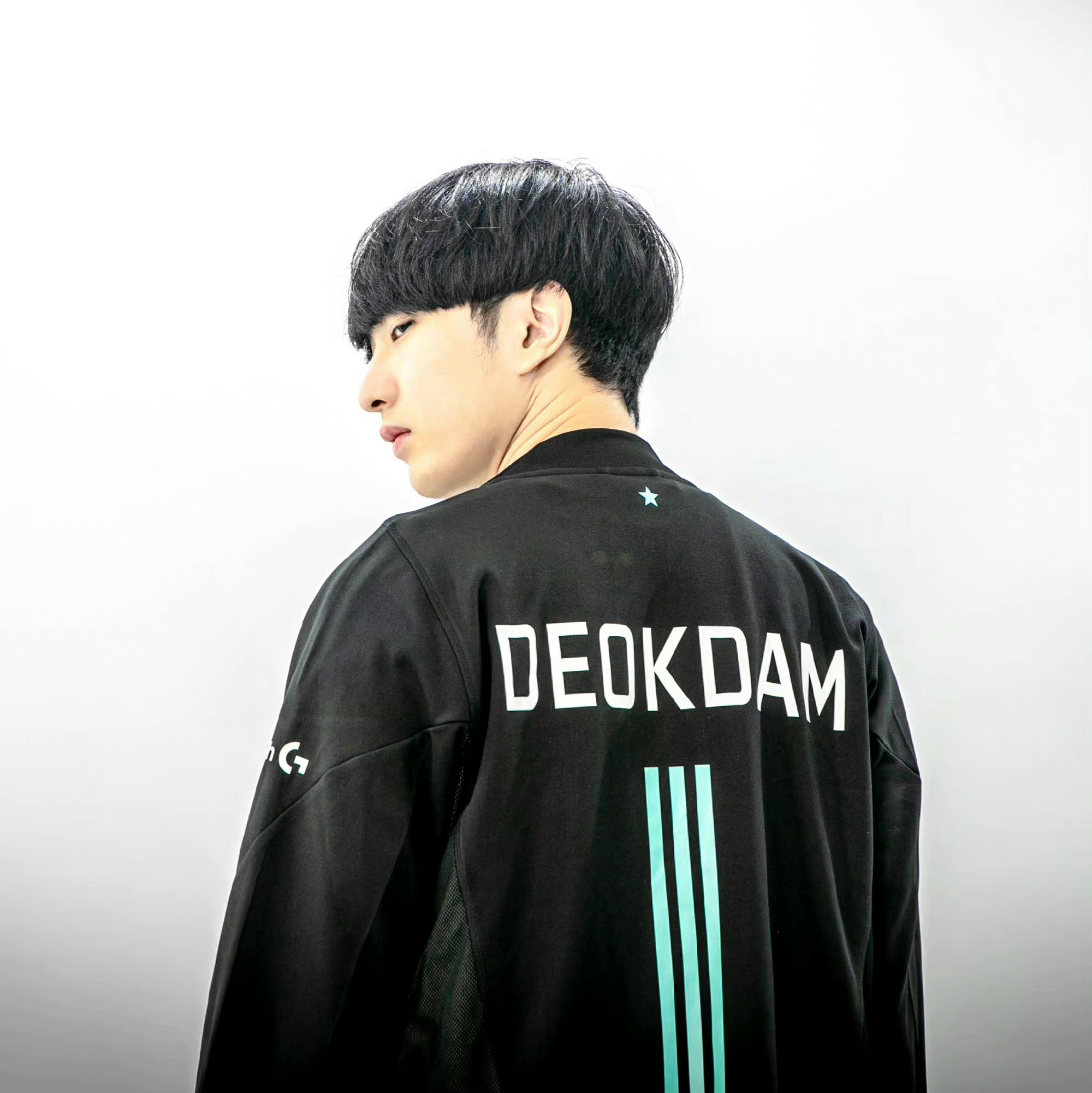 DK官推发布2022全球总决赛出征队服