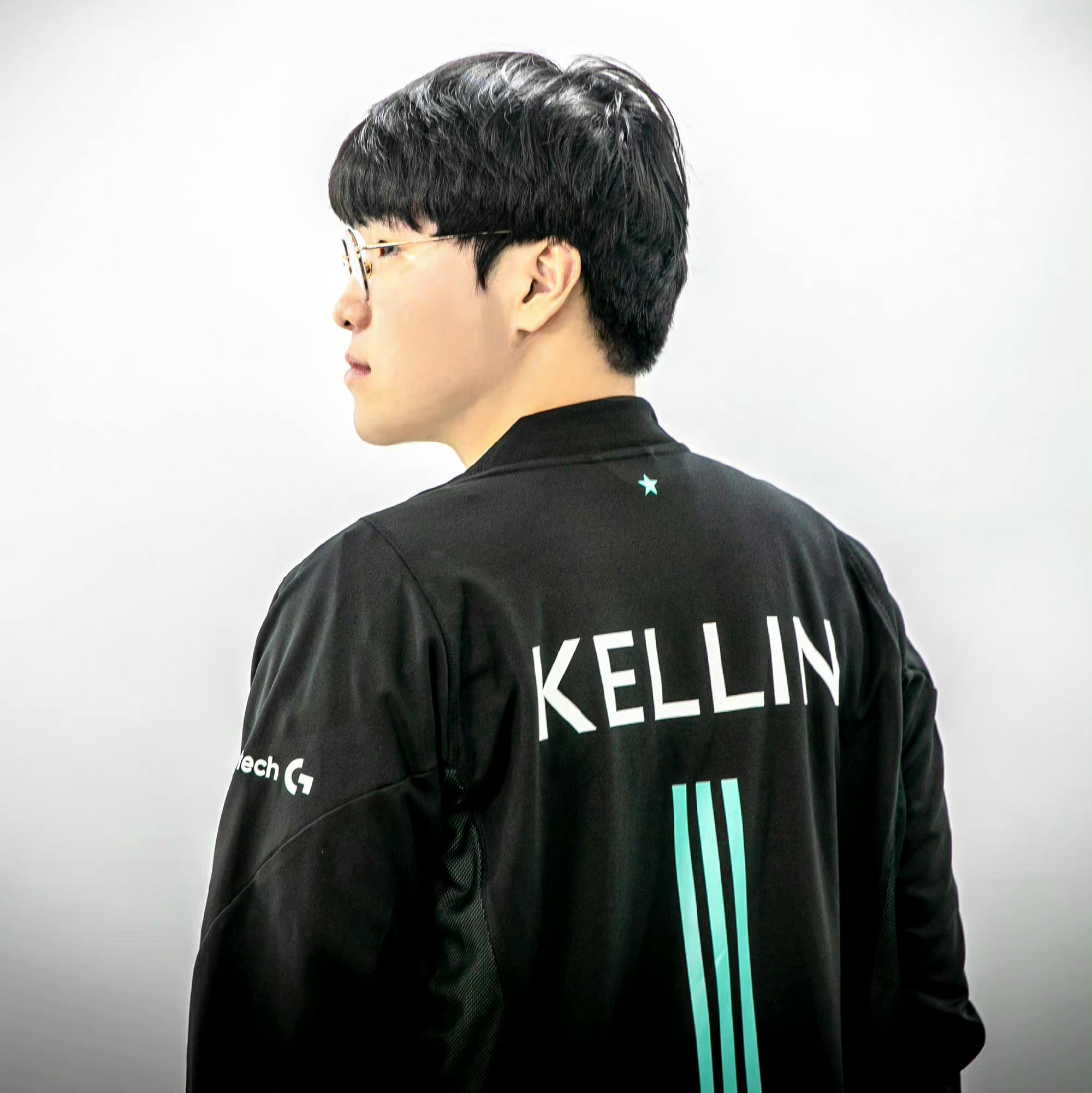 DK官推发布2022全球总决赛出征队服