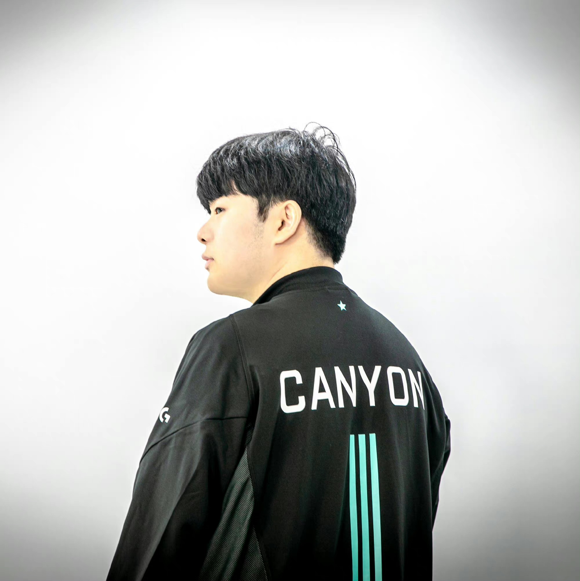 DK官推发布2022全球总决赛出征队服