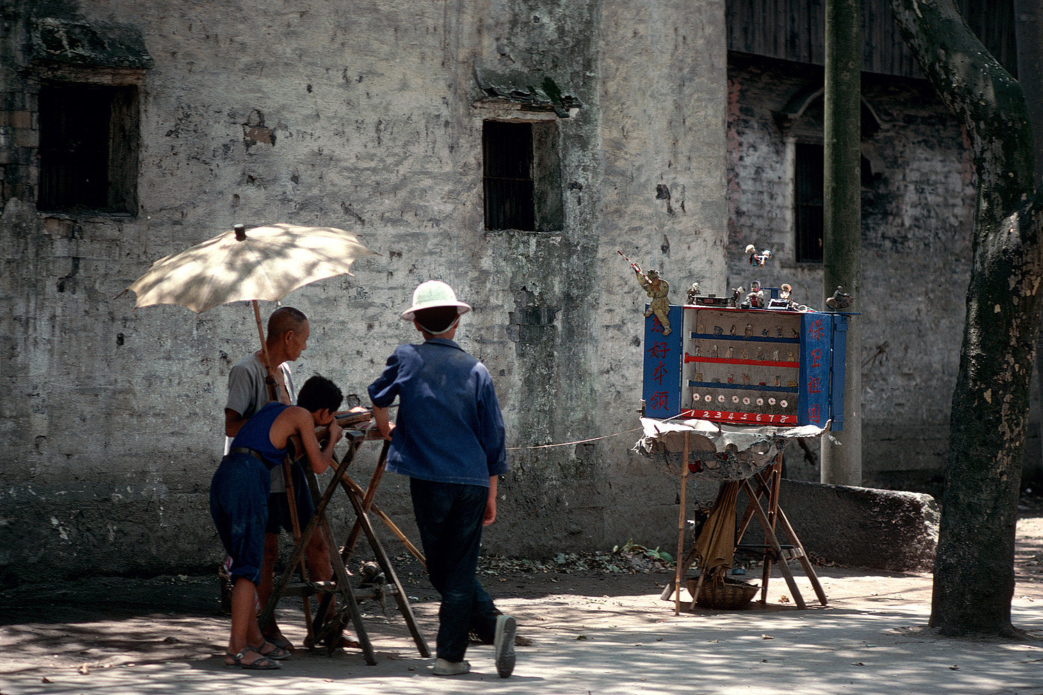 1981年，成都盛夏的午后。Photo by Bill Hocker