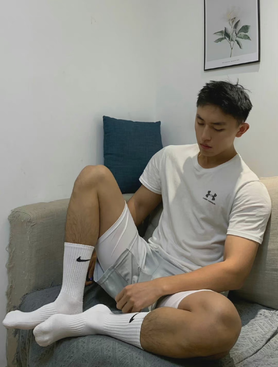 黑皮帅哥穿白袜, 肌肉的线条特别性感
