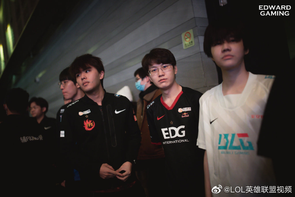 EDG选手大会图集：Jiejie编号251！__财经头条