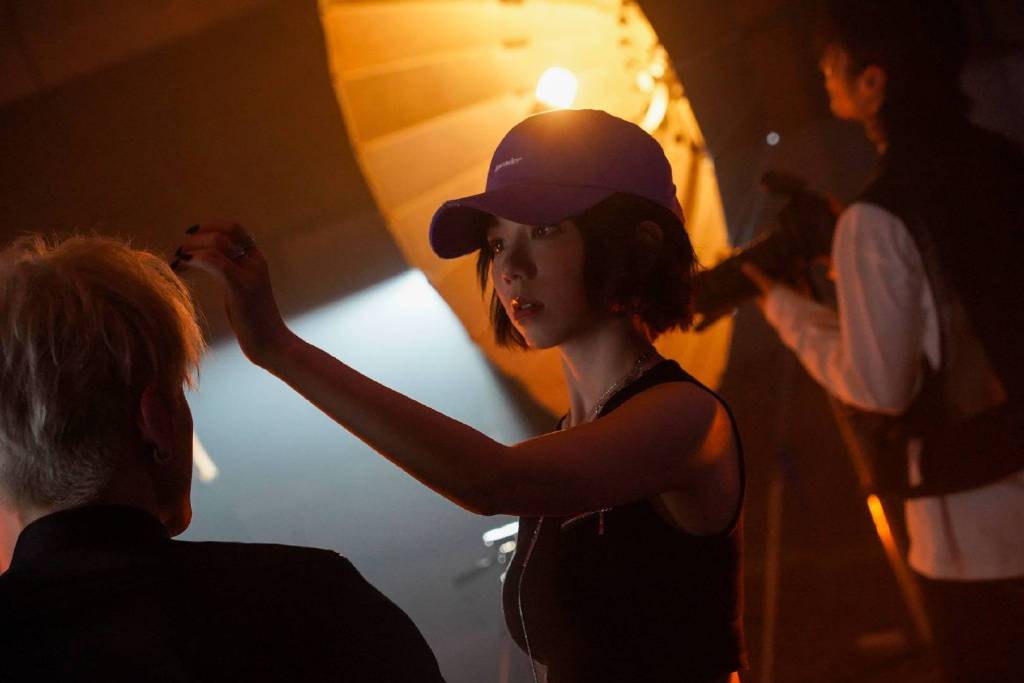 G.E.M.邓紫棋第六首主打《受难曲》上线 突破自我音域拒绝网络暴力